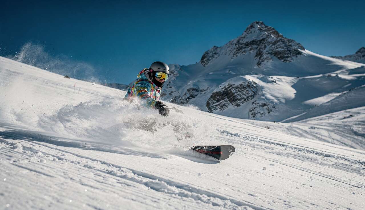Maîtriser le snowboard : découvrez nos astuces et conseils